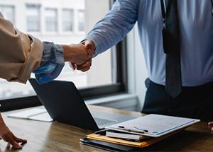 Suspending Judgment is a Key Leadership Skill | The Complete Leader